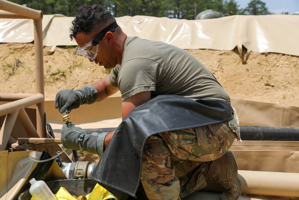 DVIDS - Images - Fuel Testing at QLLEX [Image 7 of 13]
