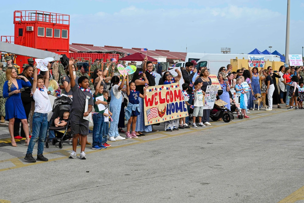 DVIDS - Images - USS Oscar Austin returns to NAVSTA Rota [Image 1 of 7]