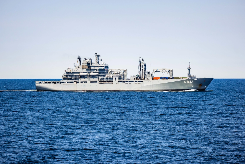 DVIDS - Images - USS Mount Whitney Conducts RAS with German Navy ...
