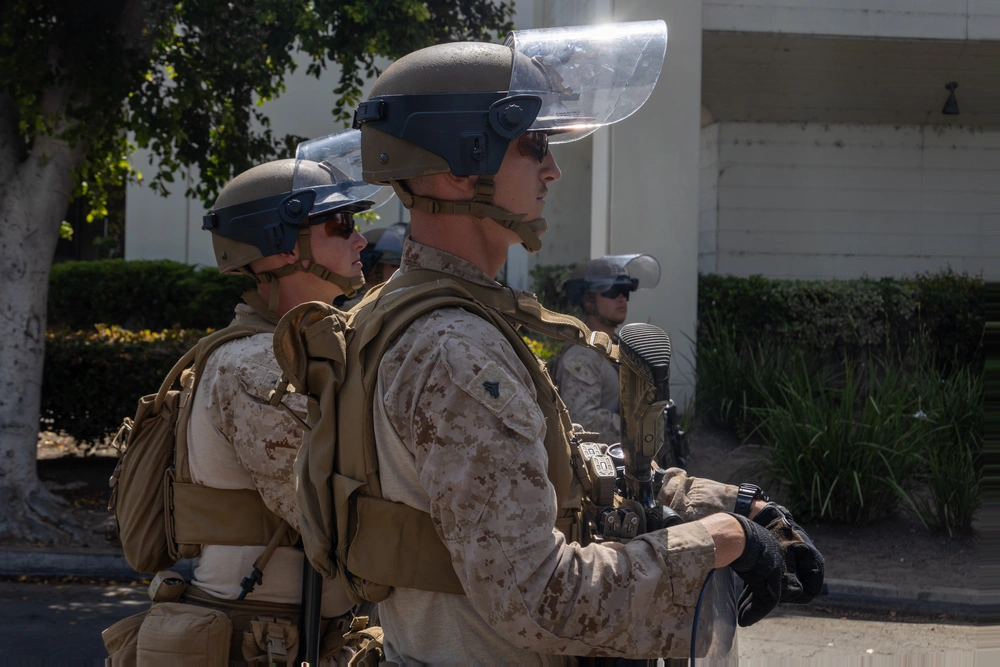 DVIDS - Images - U.S. Marines guard federal building [Image 4 of 5]