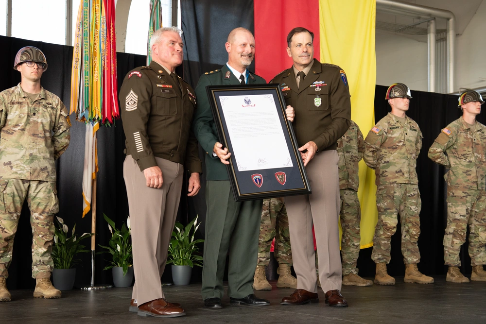 DVIDS - Images - USAREUR-AF GEN Donahue and CSM Inman Present “Heroes ...