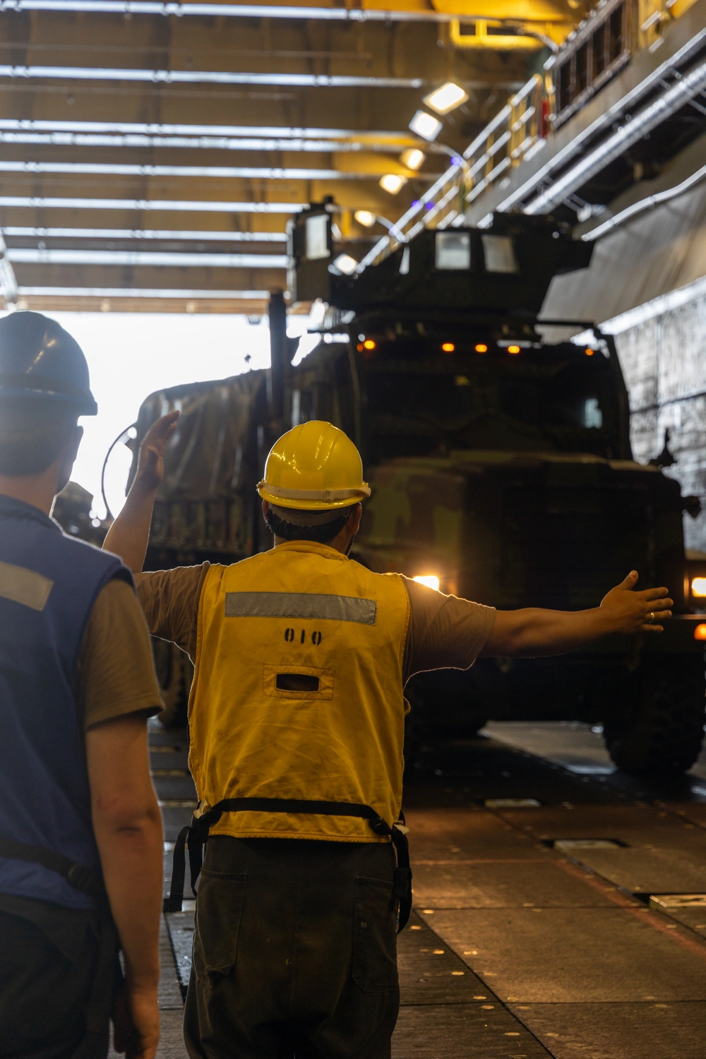DVIDS - Images - 22nd MEU(SOC) | LCACs aboard USS Iwo Jima [Image 3 of 11]