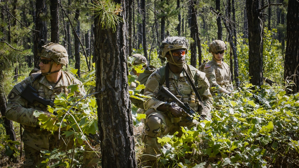 DVIDS - Images - 11B ALC Students Conduct Urban Assault STX Lane [Image ...
