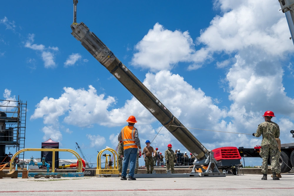 DVIDS - Images - Navy Munitions Command Pacific loads USS Jefferson ...