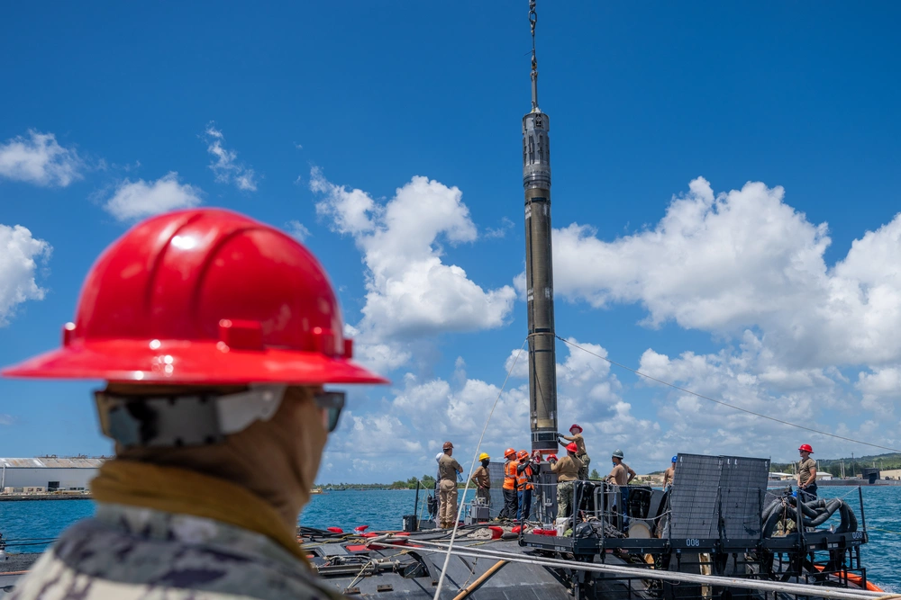 DVIDS - Images - Navy Munitions Command Pacific loads USS Jefferson ...