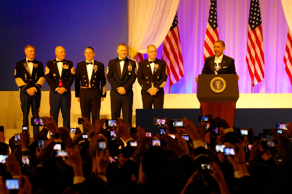 DVIDS - Images - Obama Connects with Troops at Commander-in-Chief Ball ...