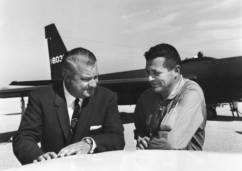 DVIDS - Images - U-2 Pilot Francis Gary Powers Reunited with Designer ...