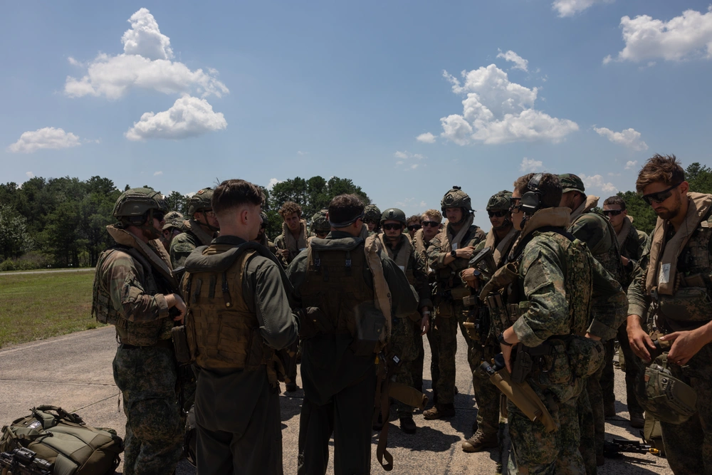 DVIDS - Images - HMH-464 transports Royal Netherlands Marines during Atlantic Alliance 25 [Image ...