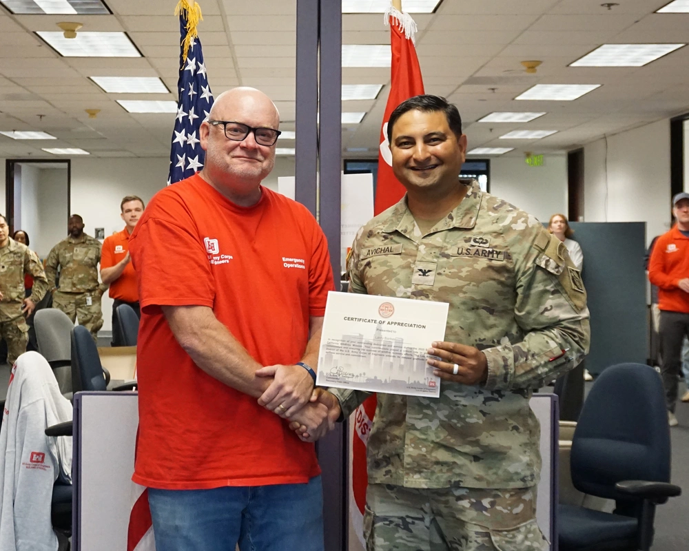 DVIDS - Images - USACE employee receives certificate of appreciation ...
