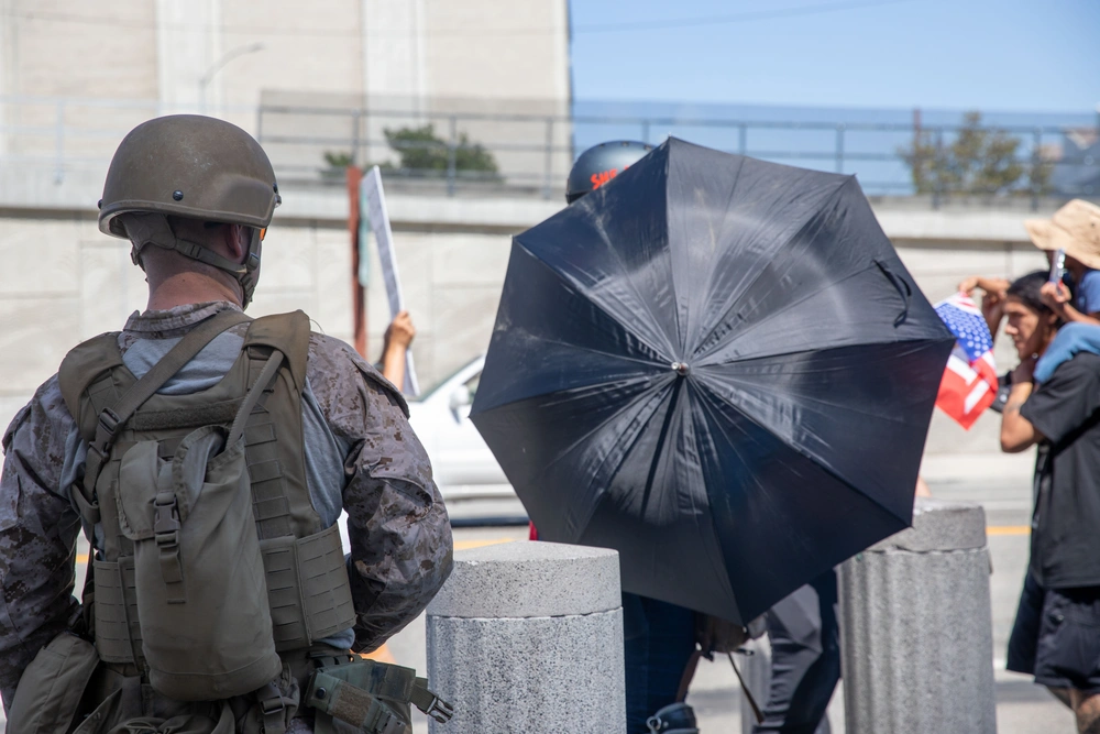 DVIDS - Images - U.S. Marines guard federal buildings in L.A [Image 3 of 4]