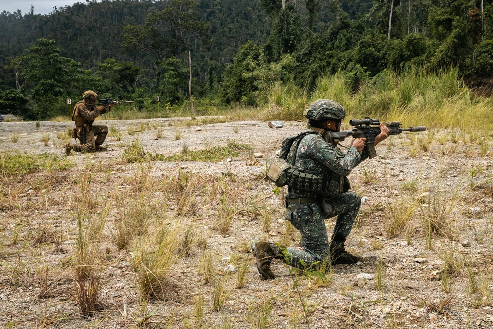 DVIDS - Images - ACD 25.3: MRF-D 25.3 and PMC conduct frag battle drills [Image 8 of 16]