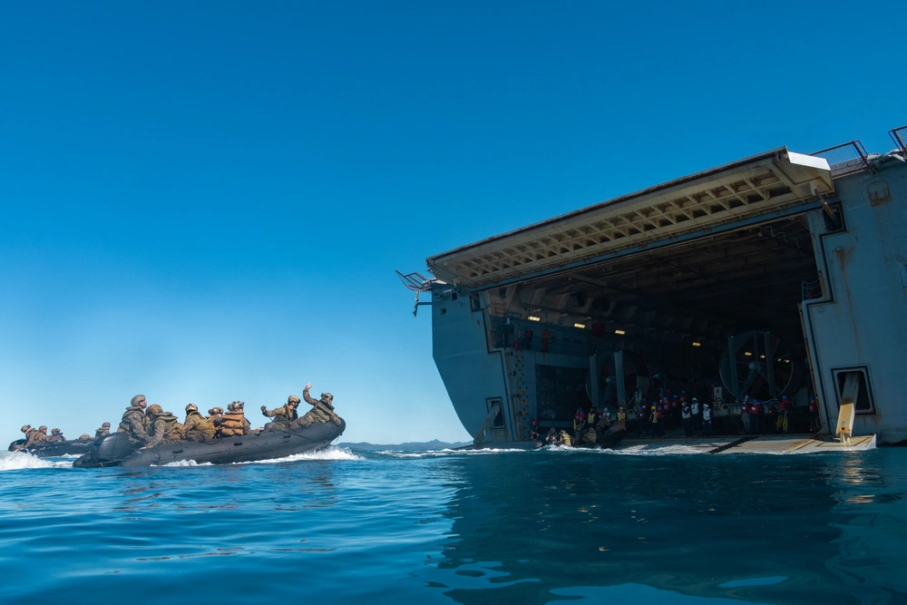 DVIDS - Images - 31st MEU Boat Company Secures Beach Landing Site ...