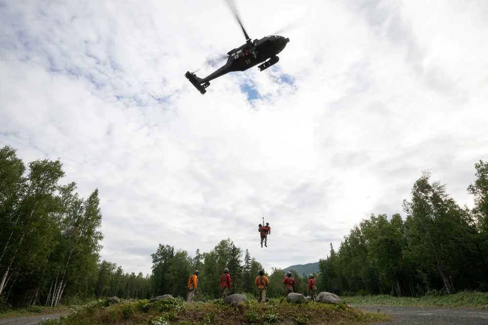 DVIDS - Images - Alaska Army National Guard Dustoff crews conduct hoist ...