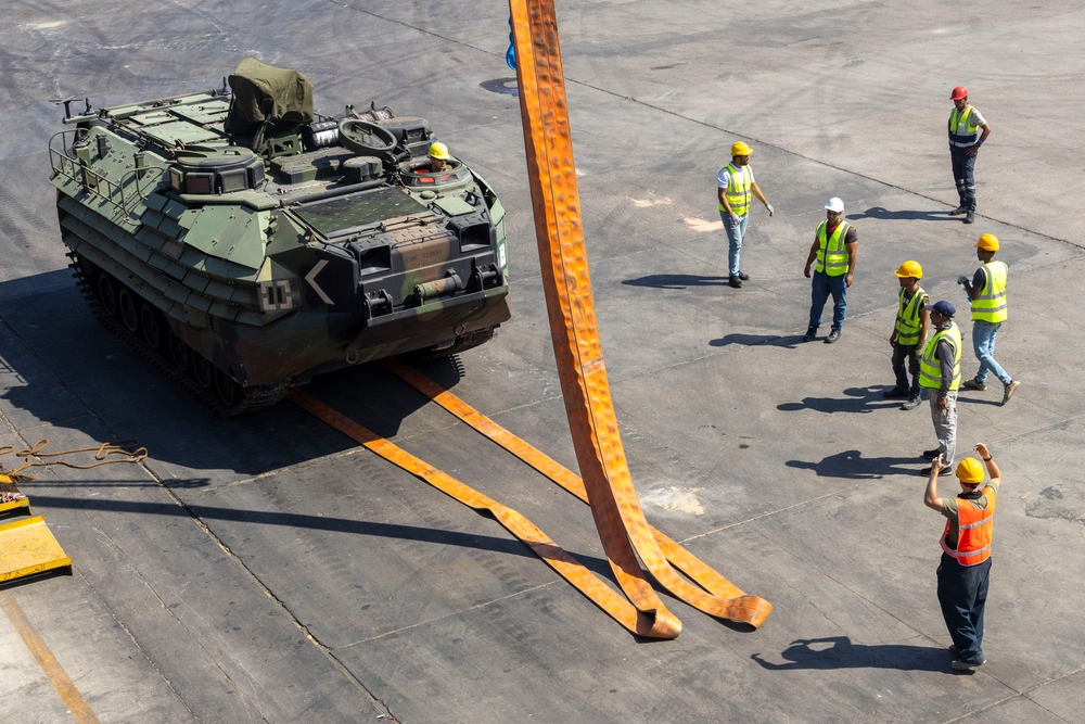 DVIDS - Images - Native Fury 25: AAV Load up [Image 7 of 14]