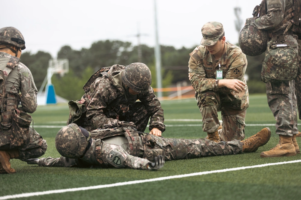 DVIDS - Images - ROK Army Soldiers Practice Lifesaving Skills Under U.S ...
