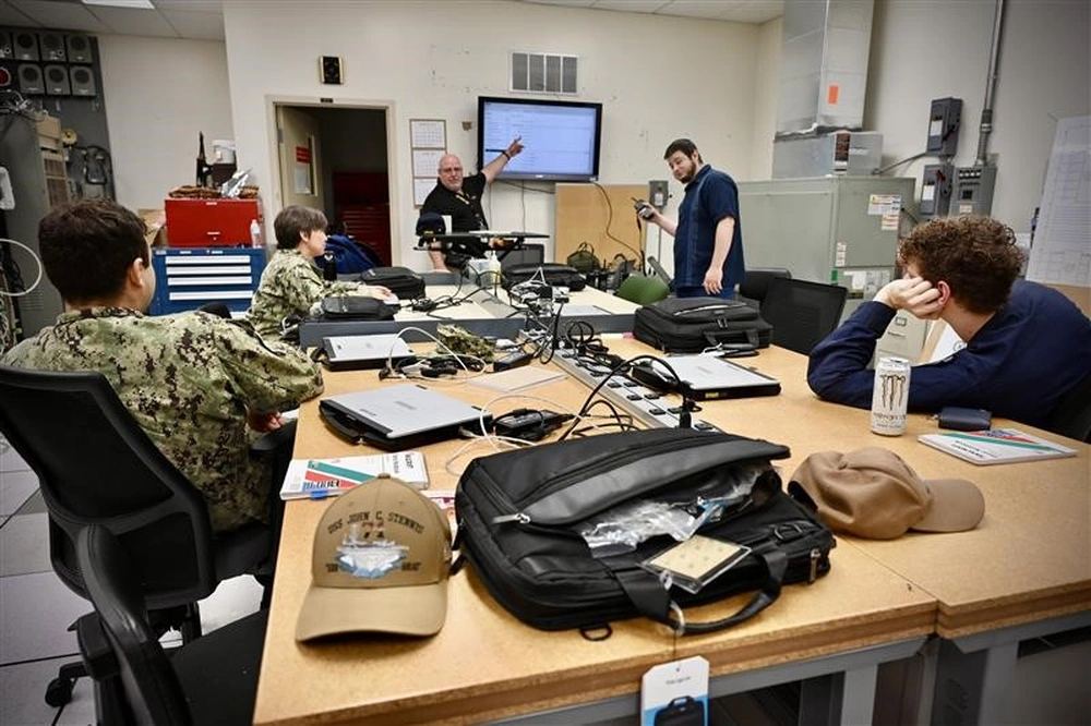 DVIDS - Images - NIWC Atlantic Radio Techs Train Fleet Sailors on Hydra ...