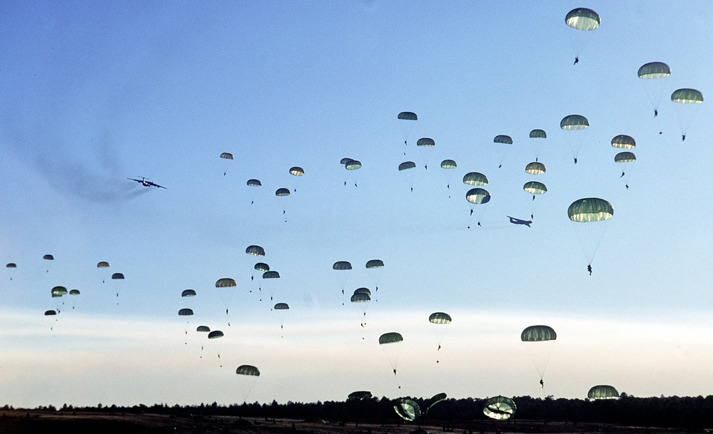 DVIDS - Images - Soldiers of the 82nd Airborne float to the ground at ...