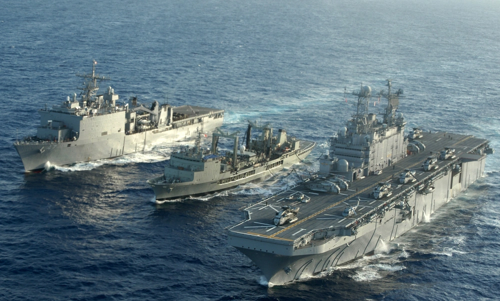 DVIDS - Images - USS Rushmore (LSD 47), HMAS Success (AOR 304) and USS ...