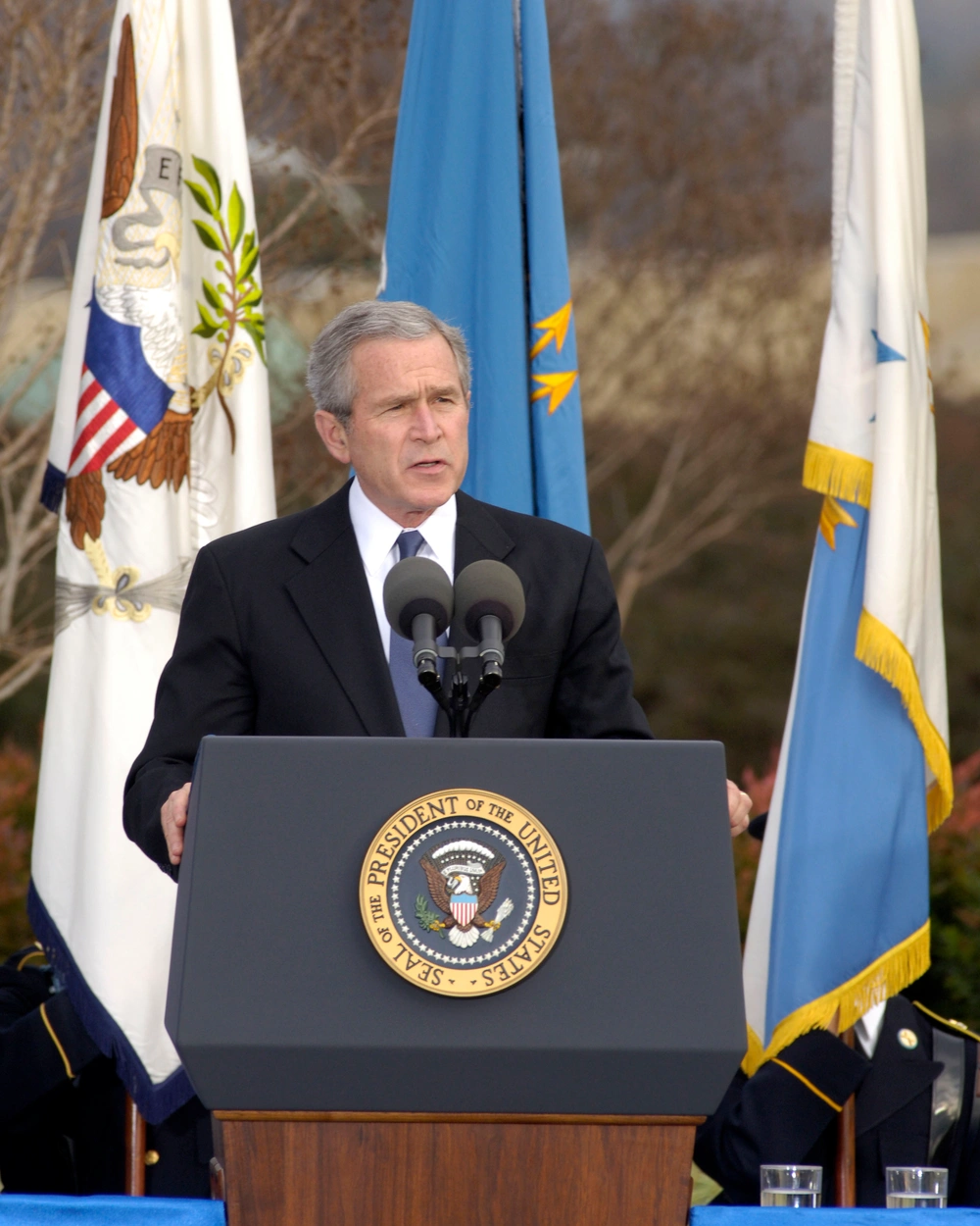 DVIDS - Images - President George W. Bush offers praise to outgoing ...