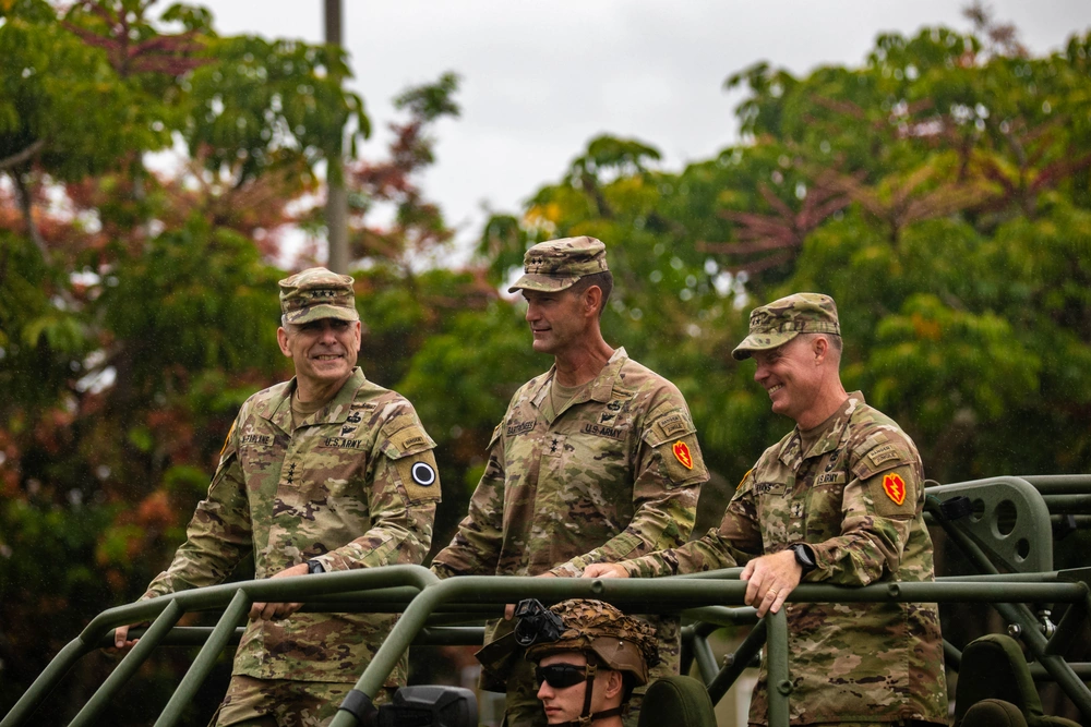 DVIDS - Images - 25 ID Change of Command [Image 13 of 17]