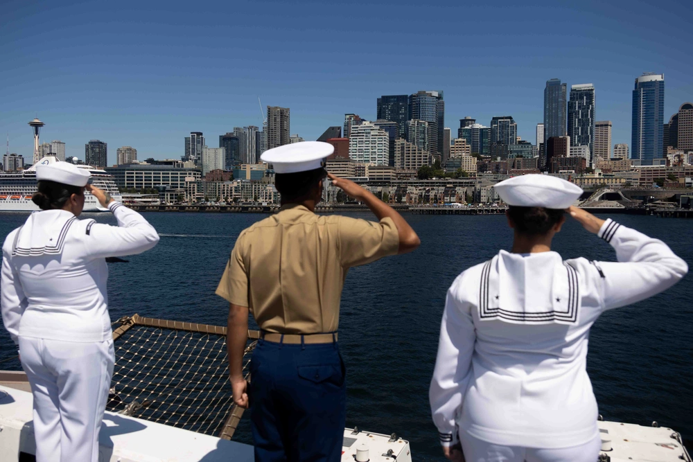 DVIDS - Images - USS Somerset (LPD 25) Ports in Seattle [Image 8 of 8]