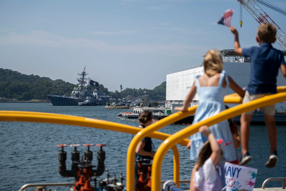 DVIDS - Images - USS Milius (DDG 69) returns to Yokosuka, Japan following U.S. 5th Fleet ...