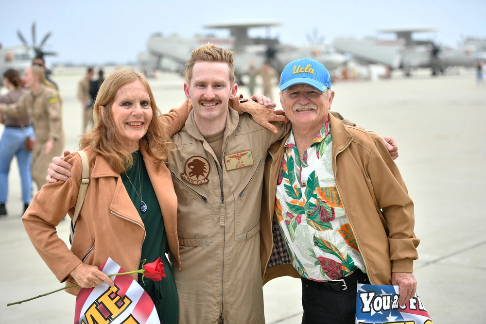 DVIDS - Images - VAW-113 Return to Homeport [Image 15 of 36]