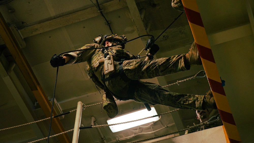 DVIDS - Images - EODMU 5 Sailors Conduct Fast Rope Drills [Image 2 of 8]