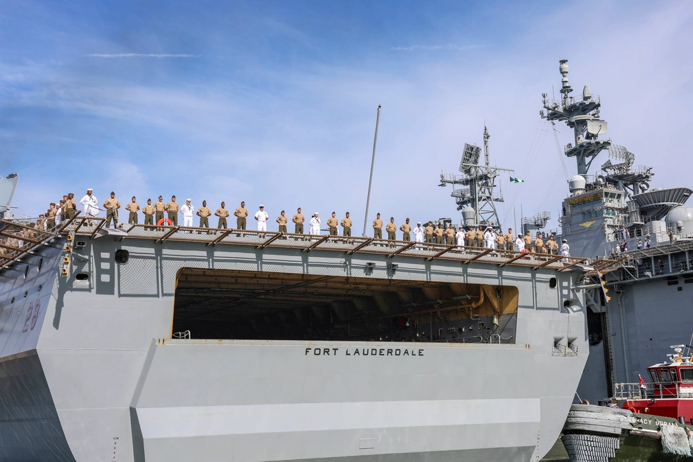 DVIDS - Images - USS Fort Lauderdale Departs Naval Station Norfolk ...