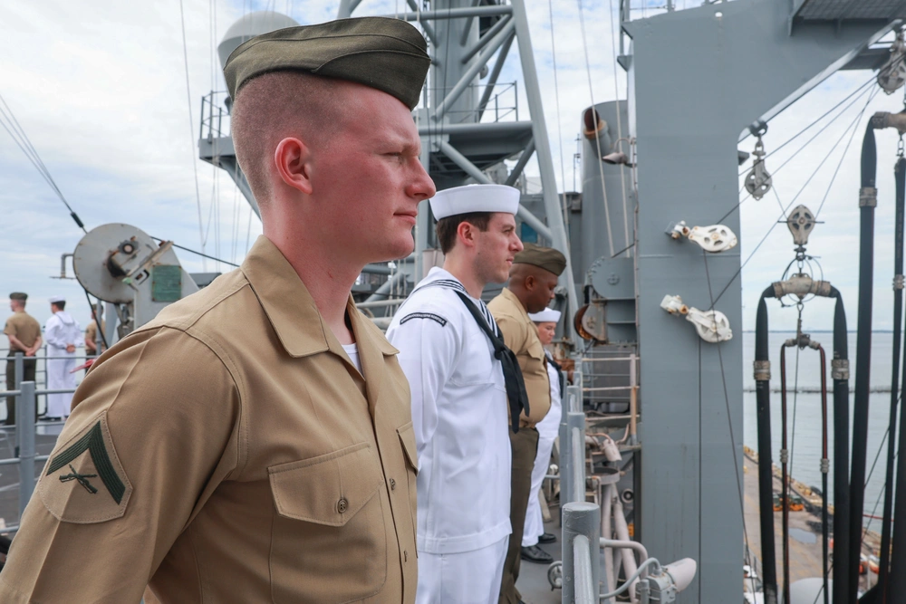 DVIDS - Images - IWO ARG Departs Norfolk for Deployment [Image 3 of 6]