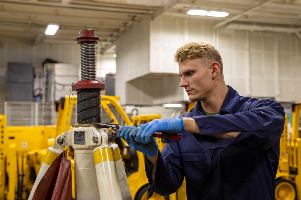 DVIDS - Images - Abraham Lincoln conducts routine operations [Image 4 of 4]