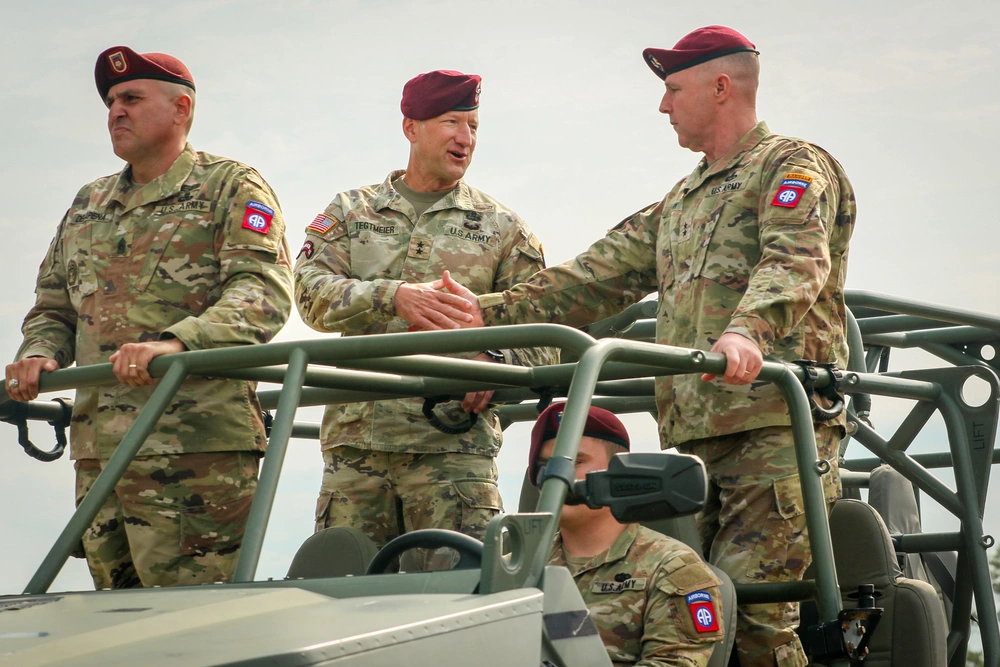 DVIDS - Images - 82nd Airborne Division Change of Command [Image 3 of 6]