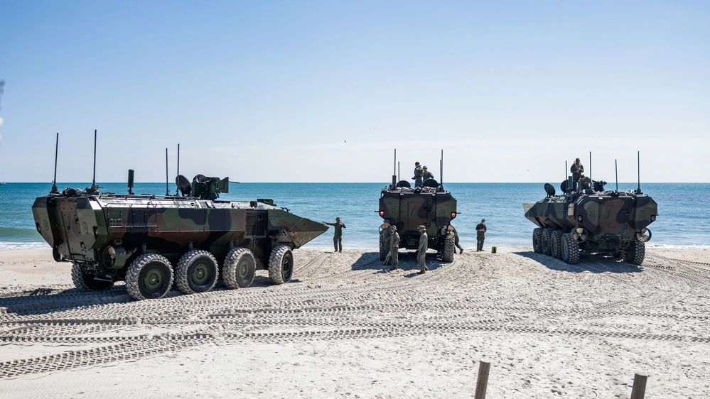 DVIDS - Images - 2nd AA BN ACV Surf Ops [Image 2 of 8]