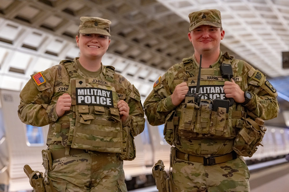 DVIDS - Images - Tennessee National Guard Soldiers patrol D.C. Metro ...