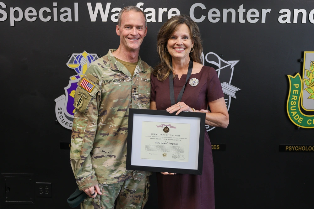 DVIDS - Images - 1st Special Forces Command change of command [Image 2 ...