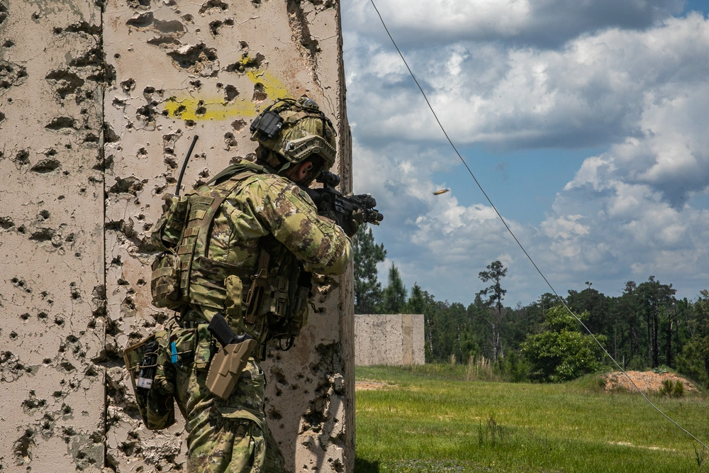 DVIDS - Images - Italian SOF Soldiers Assault Objective in Conjunction ...