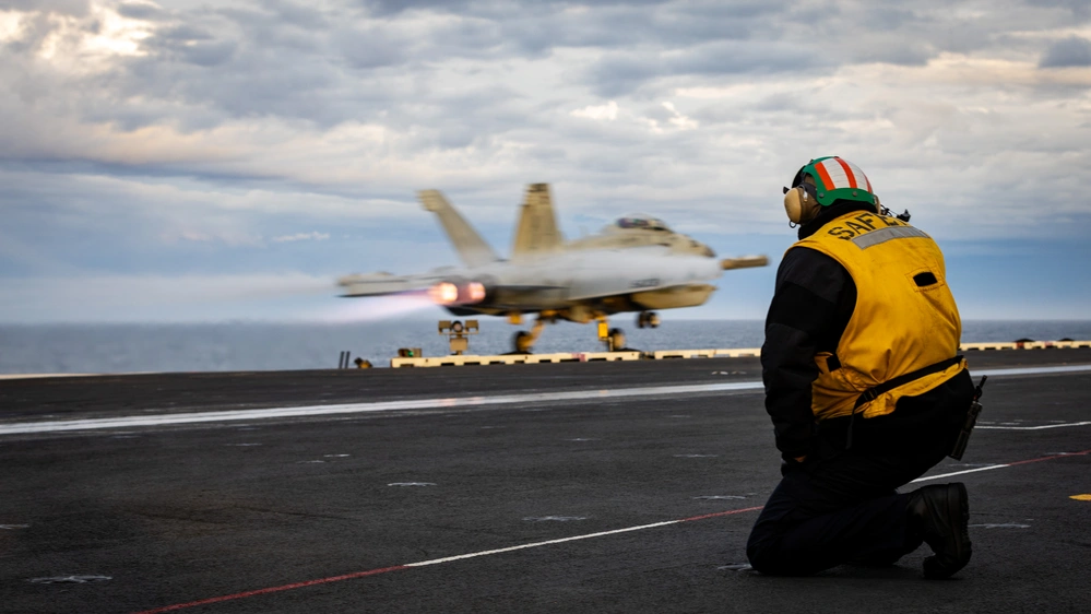 DVIDS - Images - USS Gerald R. Ford (CVN 78) Sailor Observes F/A-18E Super Hornet Launch [Image ...