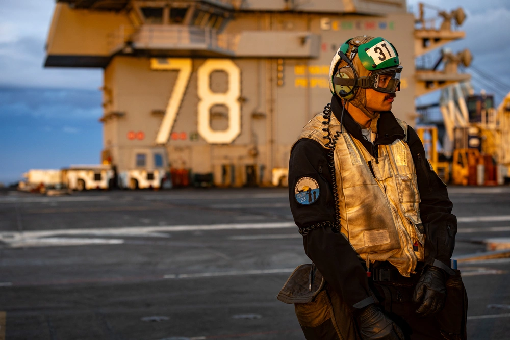 DVIDS - Images - USS Gerald R. Ford (CVN 78) Sailor Observes Flight Operations [Image 4 of 14]