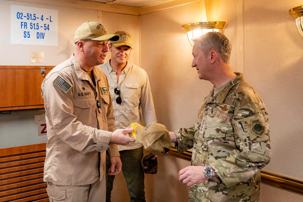 DVIDS - Images - CJCS on USS Iwo Jima [Image 69 of 71]