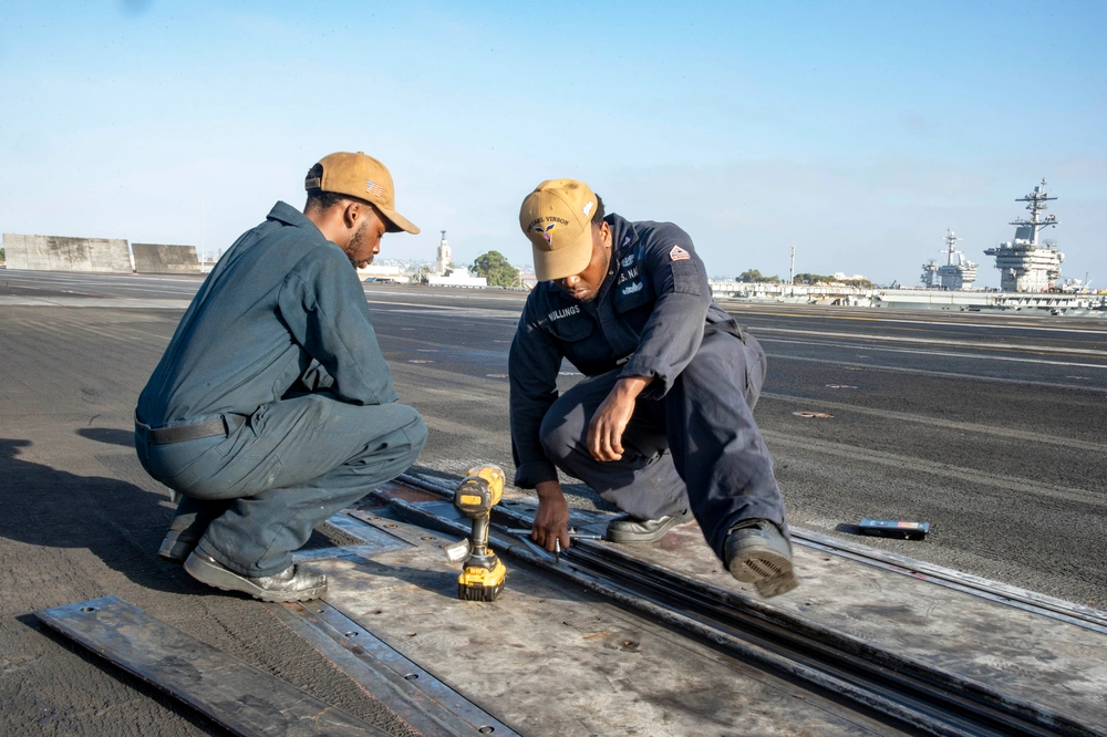DVIDS - Images - USS Carl Vinson conducts routine operations [Image 1 of 3]