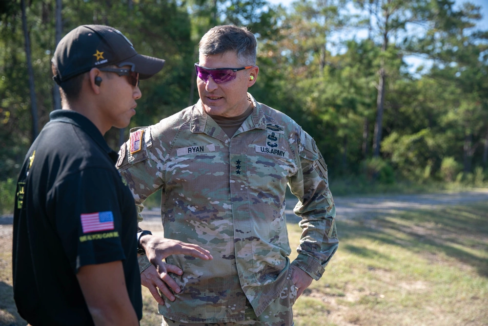 DVIDS - Images - LTG Joseph Ryan Visits U.S. Army Marksmanship Unit ...