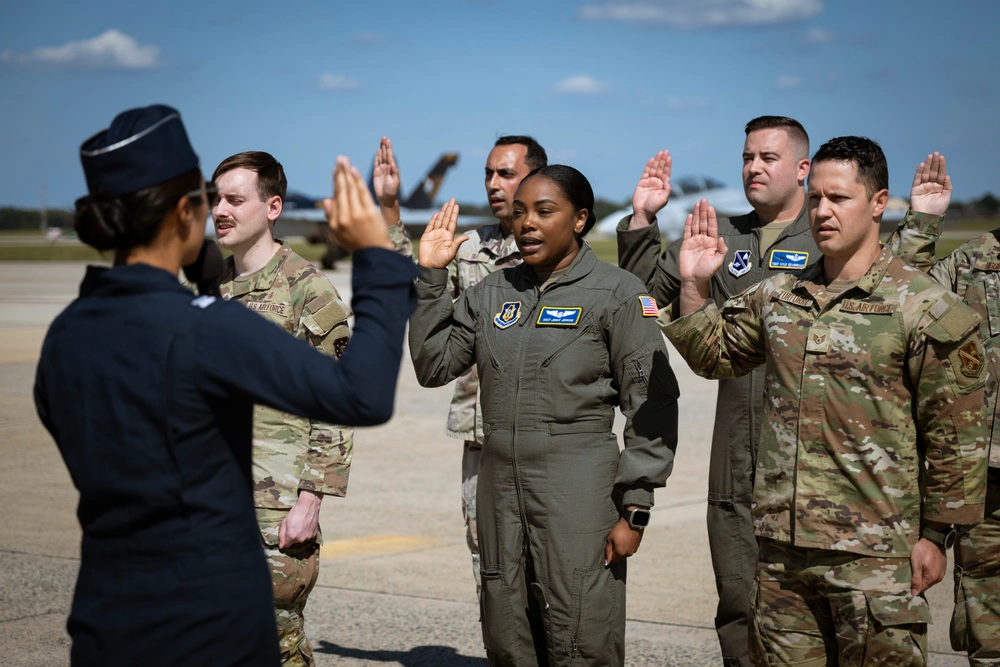 DVIDS - Images - U.S. Air Force Thunderbirds perform a reenlistment ...