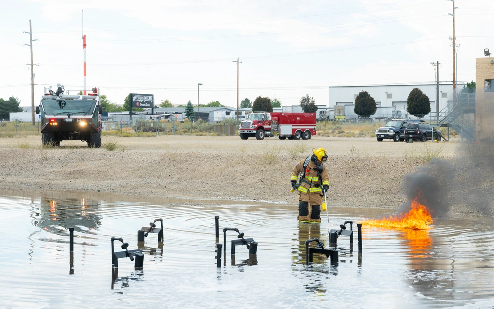 DVIDS - Images - Gowen Fire ARFF Training [Image 4 of 18]
