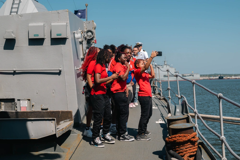 DVIDS - Images - CNS Almirante Cochrane (FF 05) Ship Tour [Image 3 of 5]