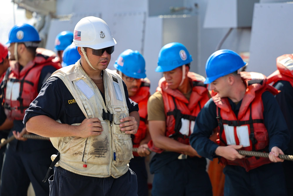 DVIDS - Images - Freedom Edge 25 Replenishment At Sea [Image 7 of 9]