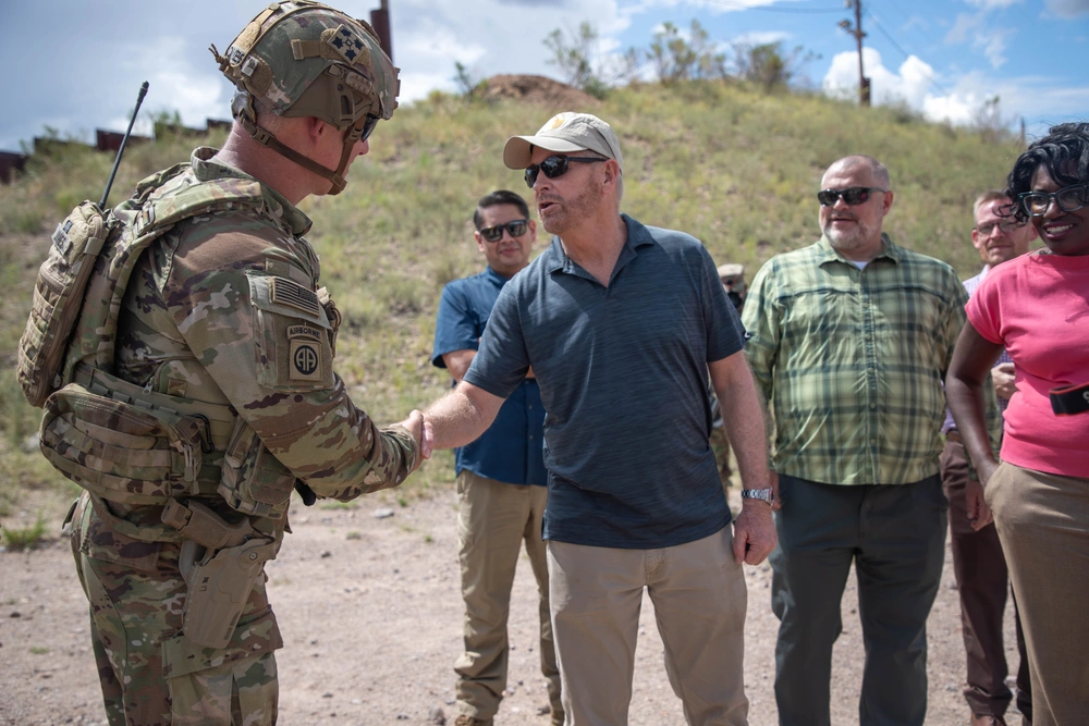 DVIDS - Images - U.S. Ambassador to Mexico visits JTF-SB Soldiers ...