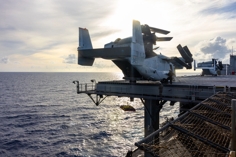 DVIDS - Images - MRF-D 25.3: VMM-363 conducts MV-22B hoist drills aboard the USS Miguel Keith ...