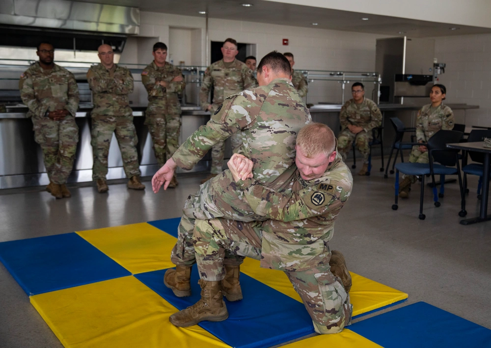 DVIDS - Images - LA National Guard MPs Learn Defensive Takedown Tactics ...