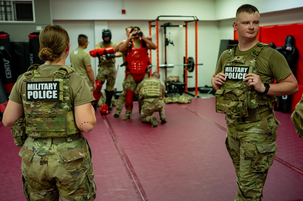DVIDS - Images - TNNG Soldiers practice combatives [Image 2 of 8]