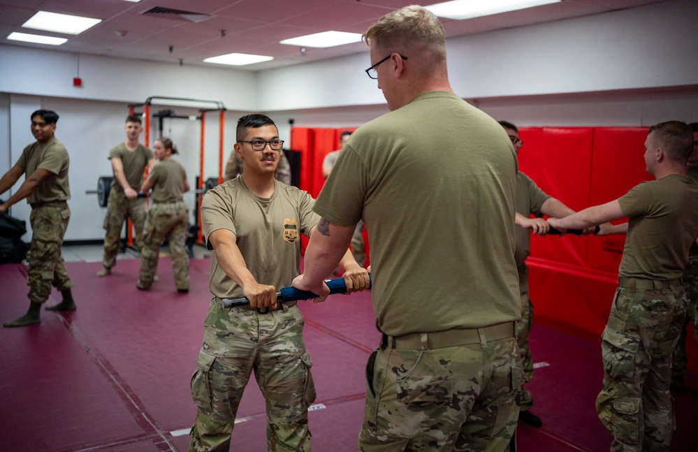 DVIDS - Images - TNNG Soldiers practice combatives [Image 5 of 8]